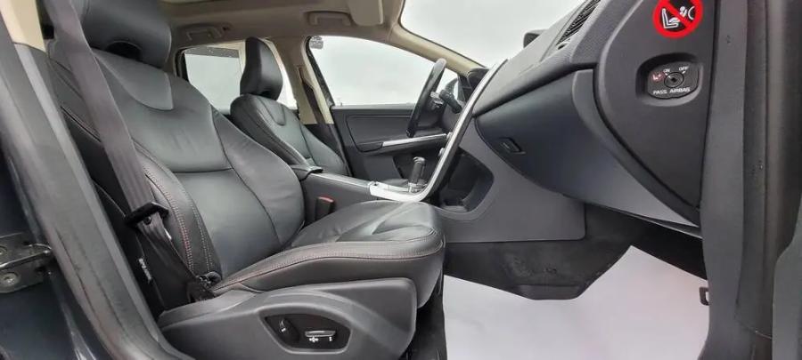 Pelēks Volvo XC60 2010 Rīga, ar dzinēja tilpumu 2.40 L un nobraukumu 205 tūkst. km par 9700 €, foto 15 vietnē AUTOMOTO.COM.LV