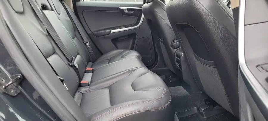 Pelēks Volvo XC60 2010 Rīga, ar dzinēja tilpumu 2.40 L un nobraukumu 205 tūkst. km par 9700 €, foto 23 vietnē AUTOMOTO.COM.LV