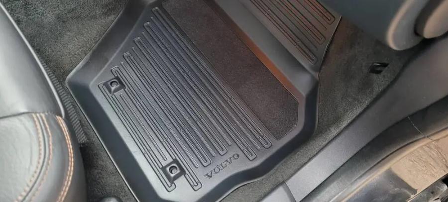 Pelēks Volvo XC60 2010 Rīga, ar dzinēja tilpumu 2.40 L un nobraukumu 205 tūkst. km par 9700 €, foto 26 vietnē AUTOMOTO.COM.LV