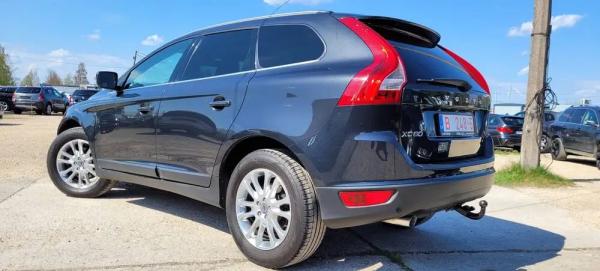 Pelēks Volvo XC60 2010 Rīga, ar dzinēja tilpumu 2.40 L un nobraukumu 226 tūkst. km par 10500 €, foto 4 vietnē AUTOMOTO.COM.LV