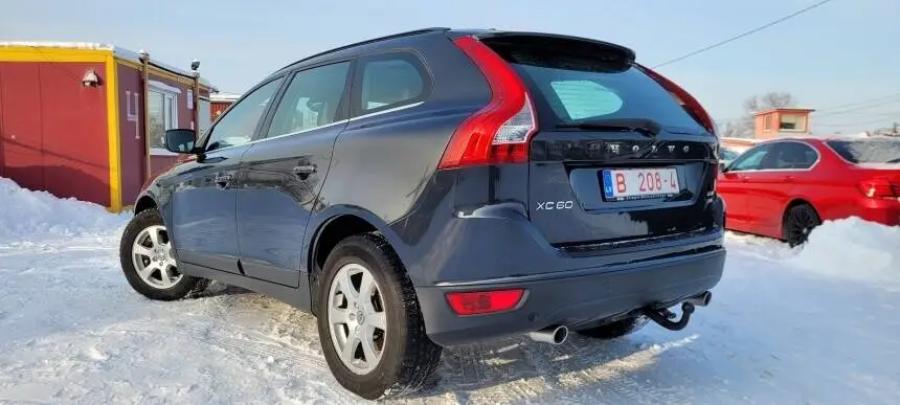 Pelēks Volvo XC60 2010 Rīga, ar dzinēja tilpumu 2.40 L un nobraukumu 214 tūkst. km par 10200 €, foto 4 vietnē AUTOMOTO.COM.LV