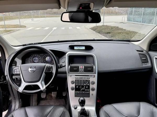 Pelēks Volvo XC60 2010 Rēzekne, ar dzinēja tilpumu 2.00 L un nobraukumu 280 tūkst. km par 7900 €, foto 10 vietnē AUTOMOTO.COM.LV