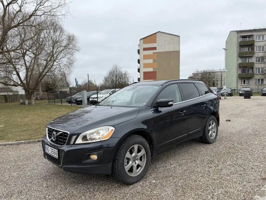 Pelēks Volvo XC60 2010 Ventspils, ar dzinēja tilpumu 2.40 L un nobraukumu 318 tūkst. km par 6900 €, foto 1 vietnē AUTOMOTO.COM.LV