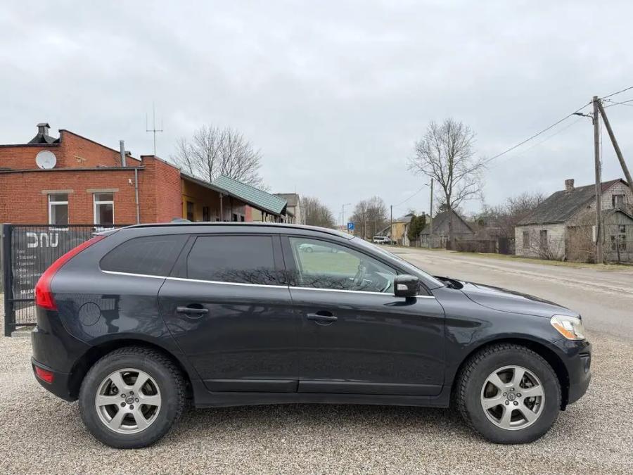 Pelēks Volvo XC60 2010 Ventspils, ar dzinēja tilpumu 2.40 L un nobraukumu 318 tūkst. km par 6900 €, foto 9 vietnē AUTOMOTO.COM.LV