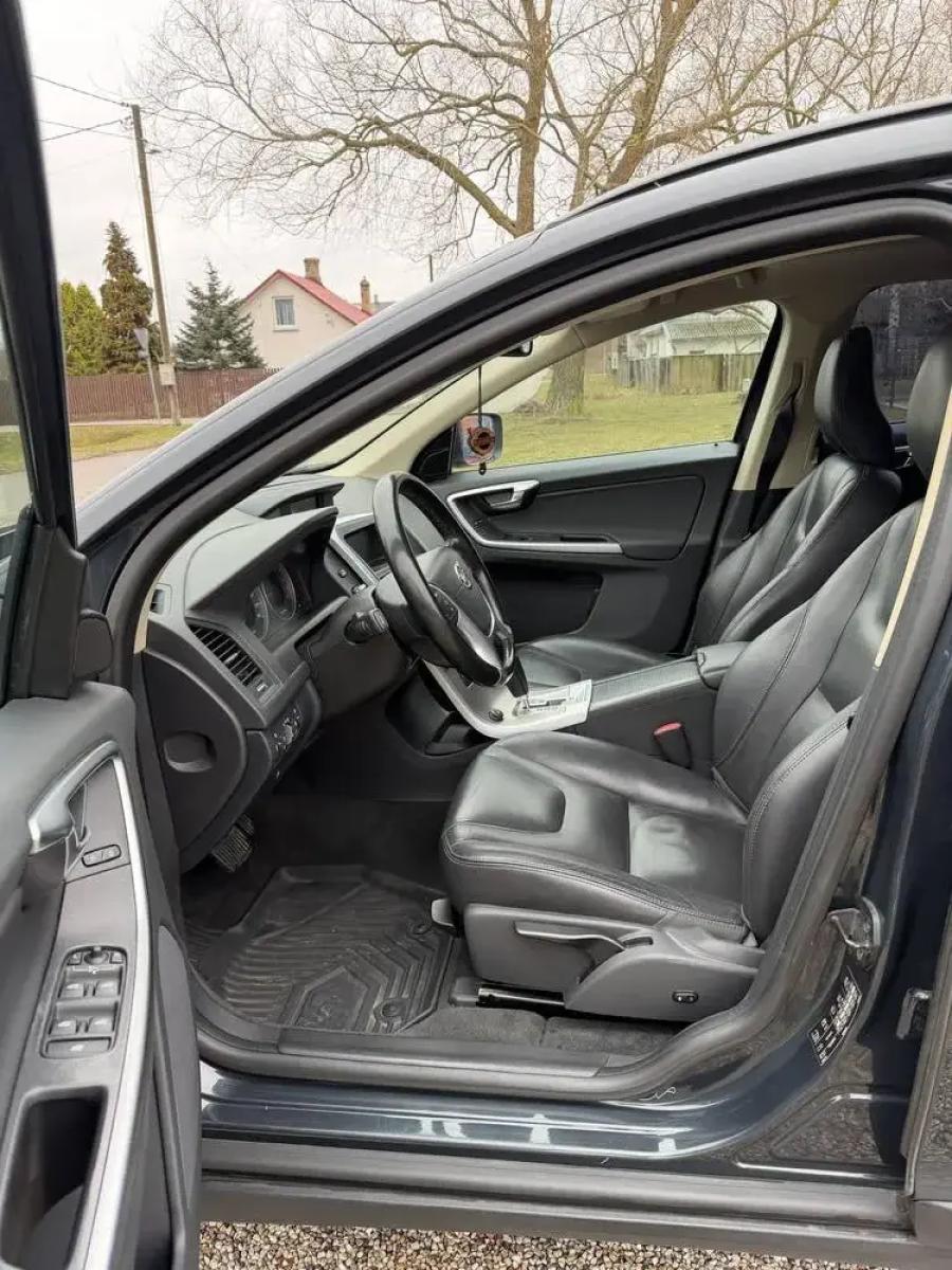 Pelēks Volvo XC60 2010 Ventspils, ar dzinēja tilpumu 2.40 L un nobraukumu 318 tūkst. km par 6900 €, foto 10 vietnē AUTOMOTO.COM.LV