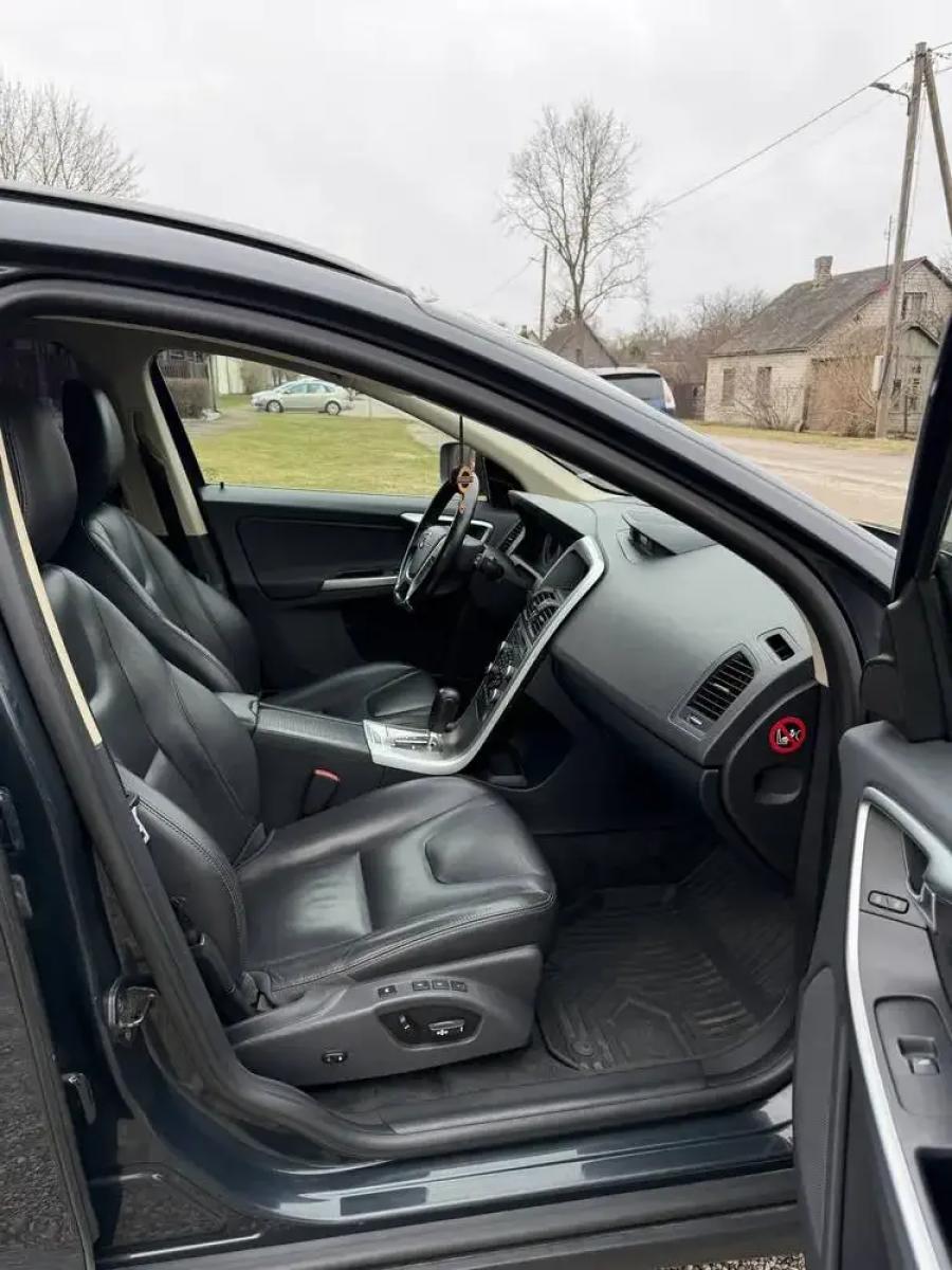 Pelēks Volvo XC60 2010 Ventspils, ar dzinēja tilpumu 2.40 L un nobraukumu 318 tūkst. km par 6900 €, foto 12 vietnē AUTOMOTO.COM.LV