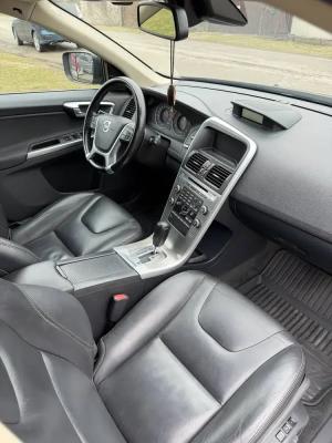Pelēks Volvo XC60 2010 Ventspils, ar dzinēja tilpumu 2.40 L un nobraukumu 318 tūkst. km par 6900 €, foto 13 vietnē AUTOMOTO.COM.LV