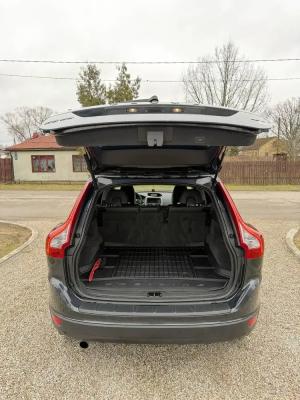 Pelēks Volvo XC60 2010 Ventspils, ar dzinēja tilpumu 2.40 L un nobraukumu 318 tūkst. km par 6900 €, foto 16 vietnē AUTOMOTO.COM.LV