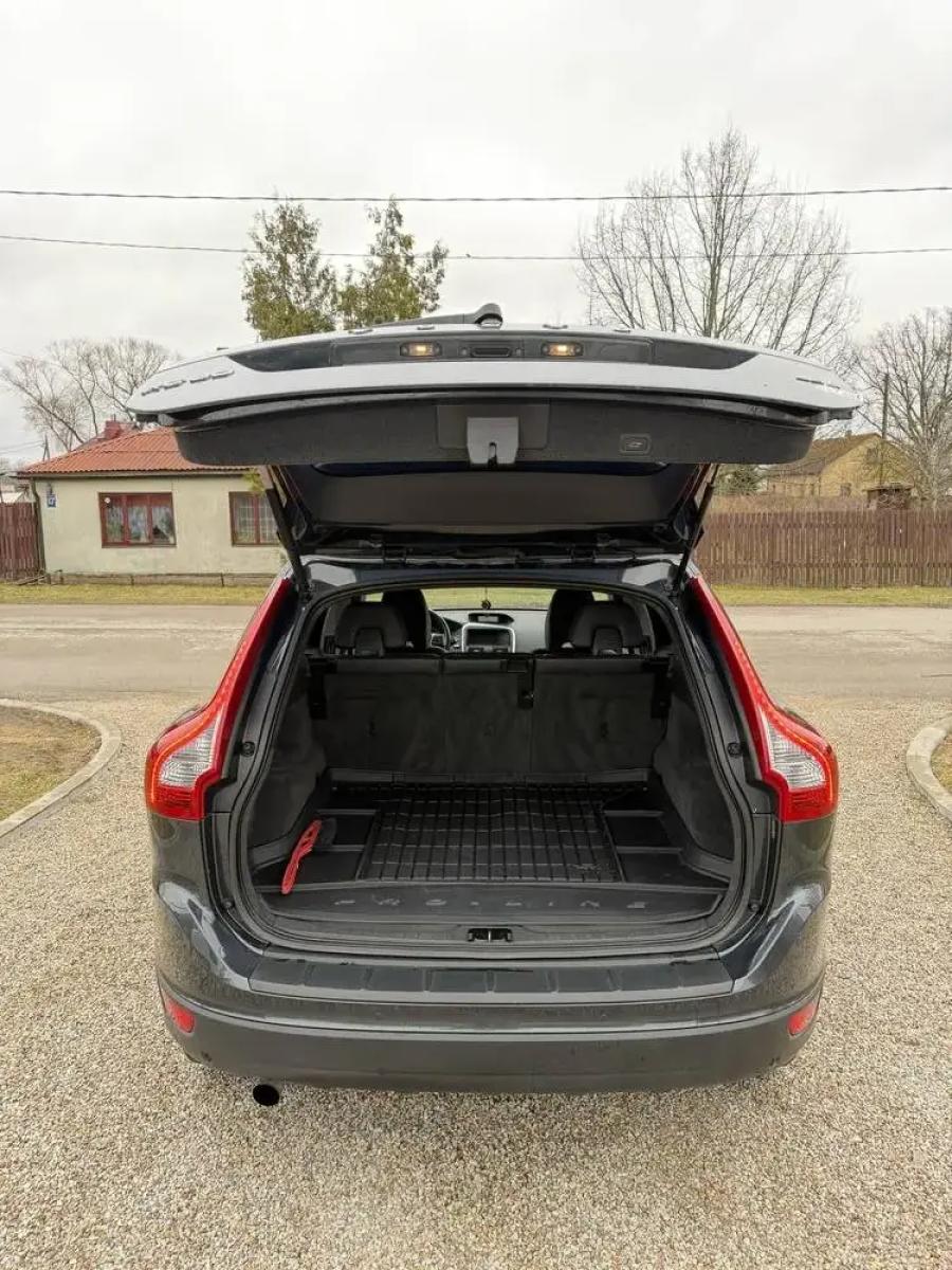 Pelēks Volvo XC60 2010 Ventspils, ar dzinēja tilpumu 2.40 L un nobraukumu 318 tūkst. km par 6900 €, foto 16 vietnē AUTOMOTO.COM.LV