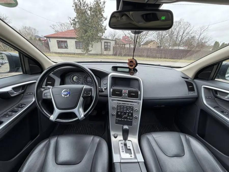 Pelēks Volvo XC60 2010 Ventspils, ar dzinēja tilpumu 2.40 L un nobraukumu 318 tūkst. km par 6900 €, foto 18 vietnē AUTOMOTO.COM.LV