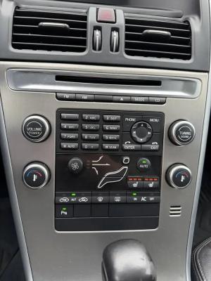 Pelēks Volvo XC60 2010 Ventspils, ar dzinēja tilpumu 2.40 L un nobraukumu 318 tūkst. km par 6900 €, foto 20 vietnē AUTOMOTO.COM.LV