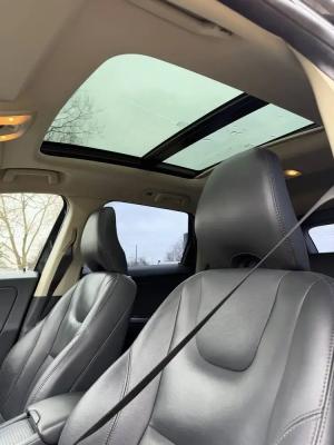 Pelēks Volvo XC60 2010 Ventspils, ar dzinēja tilpumu 2.40 L un nobraukumu 318 tūkst. km par 6900 €, foto 24 vietnē AUTOMOTO.COM.LV