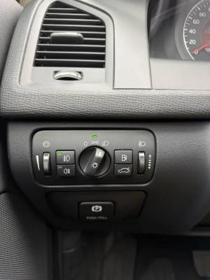 Pelēks Volvo XC60 2010 Ventspils, ar dzinēja tilpumu 2.40 L un nobraukumu 318 tūkst. km par 6900 €, foto 27 vietnē AUTOMOTO.COM.LV