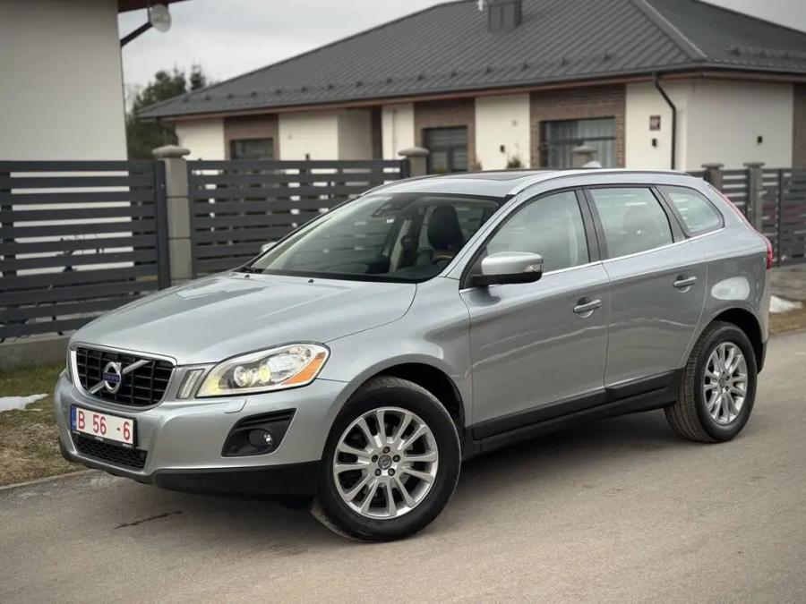 Grey Volvo XC60 2010 in Jelgava, with an engine capacity of 2.40 L and mileage of 255 thousand km for 9250 €, photo 1 on AUTOMOTO.COM.LV