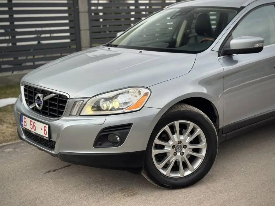 Grey Volvo XC60 2010 in Jelgava, with an engine capacity of 2.40 L and mileage of 255 thousand km for 9250 €, photo 3 on AUTOMOTO.COM.LV