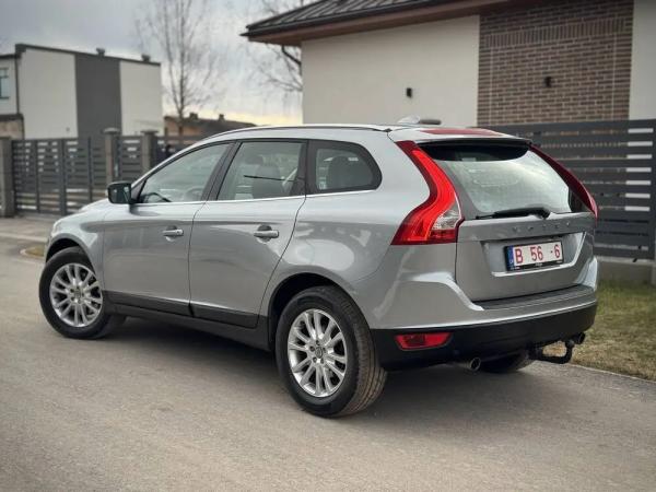 Pelēks Volvo XC60 2010 Jelgava, ar dzinēja tilpumu 2.40 L un nobraukumu 255 tūkst. km par 9250 €, foto 3 vietnē AUTOMOTO.COM.LV