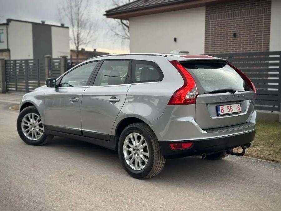 Grey Volvo XC60 2010 in Jelgava, with an engine capacity of 2.40 L and mileage of 255 thousand km for 9250 €, photo 4 on AUTOMOTO.COM.LV
