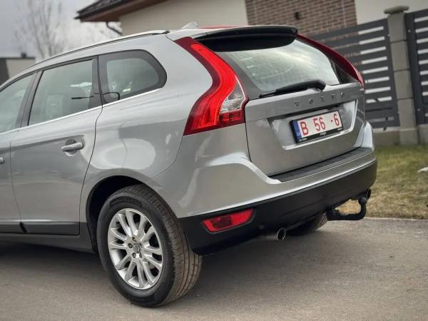 Pelēks Volvo XC60 2010 Jelgava, ar dzinēja tilpumu 2.40 L un nobraukumu 255 tūkst. km par 9250 €, foto 4 vietnē AUTOMOTO.COM.LV