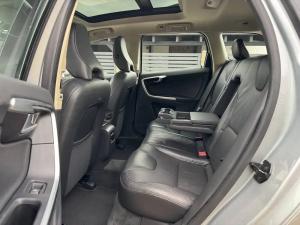 Grey Volvo XC60 2010 in Jelgava, with an engine capacity of 2.40 L and mileage of 255 thousand km for 9250 €, photo 12 on AUTOMOTO.COM.LV