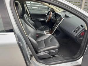 Grey Volvo XC60 2010 in Jelgava, with an engine capacity of 2.40 L and mileage of 255 thousand km for 9250 €, photo 14 on AUTOMOTO.COM.LV