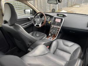 Grey Volvo XC60 2010 in Jelgava, with an engine capacity of 2.40 L and mileage of 255 thousand km for 9250 €, photo 15 on AUTOMOTO.COM.LV