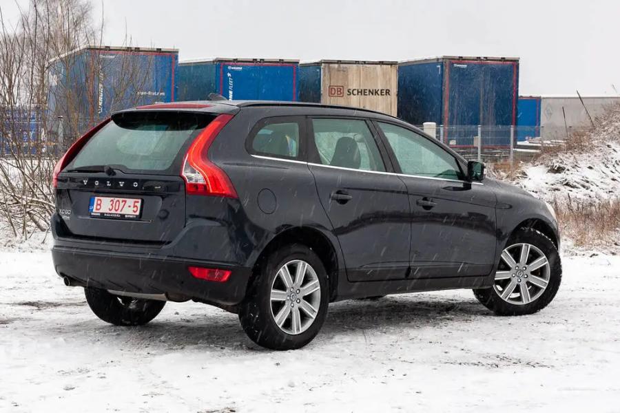 Pelēks Volvo XC60 2010 Rīga, ar dzinēja tilpumu 2.00 L un nobraukumu 203 tūkst. km par 9495 €, foto 5 vietnē AUTOMOTO.COM.LV