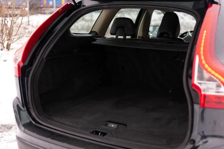 Pelēks Volvo XC60 2010 Rīga, ar dzinēja tilpumu 2.00 L un nobraukumu 203 tūkst. km par 9495 €, foto 8 vietnē AUTOMOTO.COM.LV