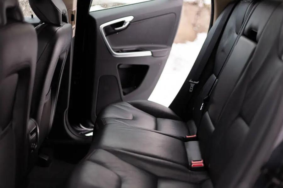 Pelēks Volvo XC60 2010 Rīga, ar dzinēja tilpumu 2.00 L un nobraukumu 203 tūkst. km par 9495 €, foto 13 vietnē AUTOMOTO.COM.LV