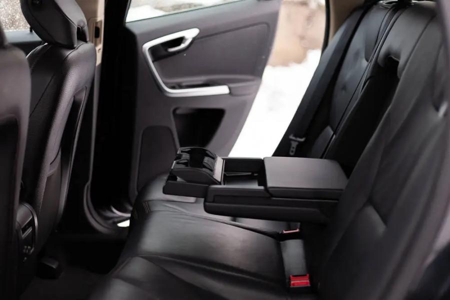 Pelēks Volvo XC60 2010 Rīga, ar dzinēja tilpumu 2.00 L un nobraukumu 203 tūkst. km par 9495 €, foto 14 vietnē AUTOMOTO.COM.LV