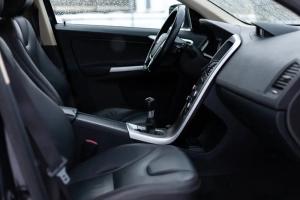 Pelēks Volvo XC60 2010 Rīga, ar dzinēja tilpumu 2.00 L un nobraukumu 203 tūkst. km par 9495 €, foto 22 vietnē AUTOMOTO.COM.LV