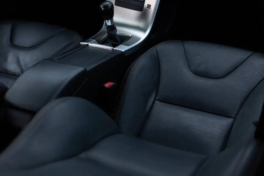 Pelēks Volvo XC60 2010 Rīga, ar dzinēja tilpumu 2.00 L un nobraukumu 203 tūkst. km par 9495 €, foto 23 vietnē AUTOMOTO.COM.LV