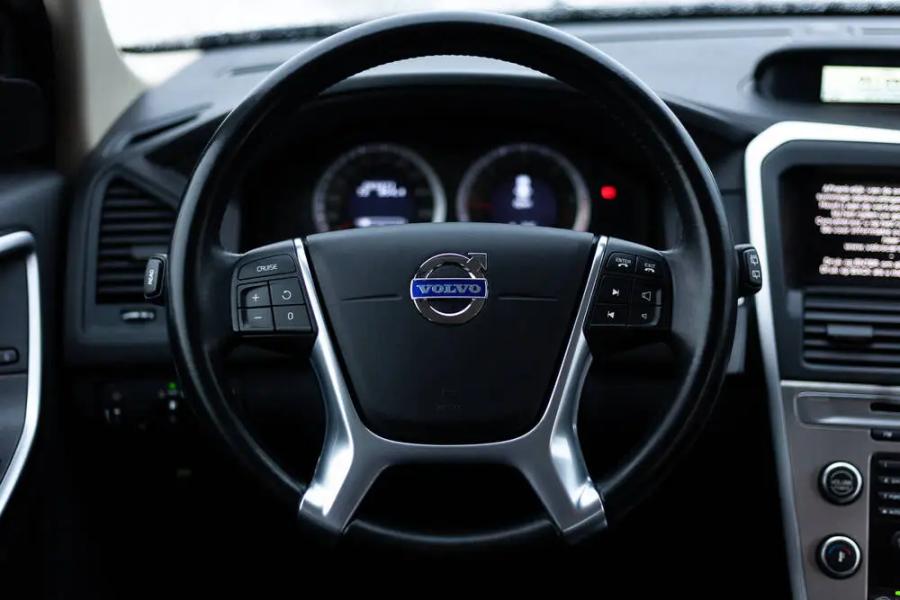 Pelēks Volvo XC60 2010 Rīga, ar dzinēja tilpumu 2.00 L un nobraukumu 203 tūkst. km par 9495 €, foto 27 vietnē AUTOMOTO.COM.LV