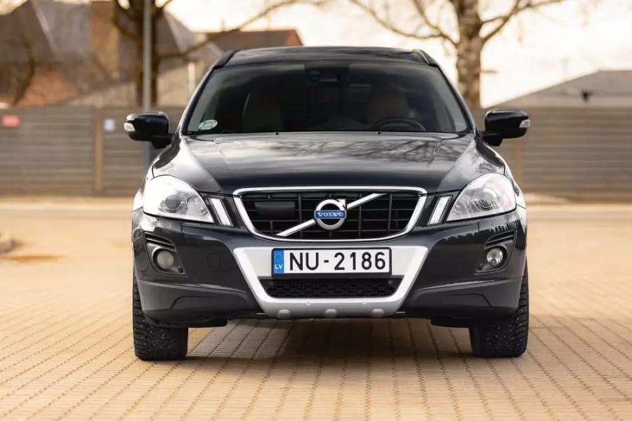 Grey Volvo XC60 2010 in Jelgava, with an engine capacity of 2.40 L and mileage of 347 thousand km for 8900 €, photo 4 on AUTOMOTO.COM.LV