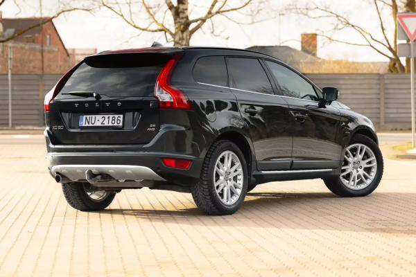 Pelēks Volvo XC60 2010 Jelgava, ar dzinēja tilpumu 2.40 L un nobraukumu 347 tūkst. km par 8900 €, foto 5 vietnē AUTOMOTO.COM.LV