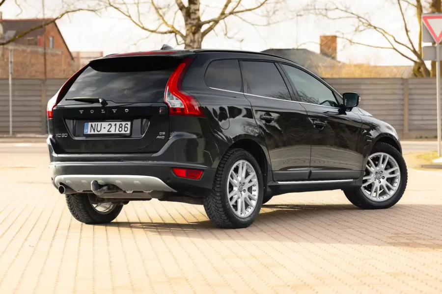 Grey Volvo XC60 2010 in Jelgava, with an engine capacity of 2.40 L and mileage of 347 thousand km for 8900 €, photo 6 on AUTOMOTO.COM.LV