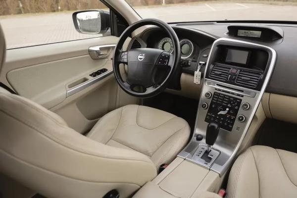 Pelēks Volvo XC60 2010 Jelgava, ar dzinēja tilpumu 2.40 L un nobraukumu 347 tūkst. km par 8900 €, foto 7 vietnē AUTOMOTO.COM.LV
