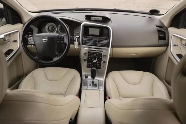 Pelēks Volvo XC60 2010 Jelgava, ar dzinēja tilpumu 2.40 L un nobraukumu 347 tūkst. km par 8900 €, foto 8 vietnē AUTOMOTO.COM.LV