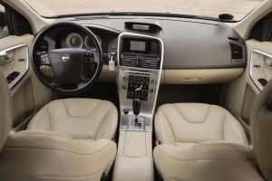 Grey Volvo XC60 2010 in Jelgava, with an engine capacity of 2.40 L and mileage of 347 thousand km for 8900 €, photo 9 on AUTOMOTO.COM.LV