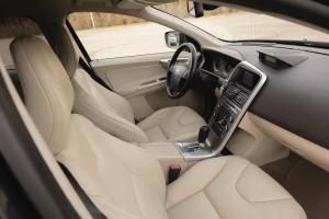 Grey Volvo XC60 2010 in Jelgava, with an engine capacity of 2.40 L and mileage of 347 thousand km for 8900 €, photo 11 on AUTOMOTO.COM.LV