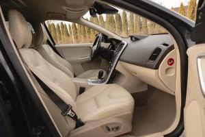 Grey Volvo XC60 2010 in Jelgava, with an engine capacity of 2.40 L and mileage of 347 thousand km for 8900 €, photo 12 on AUTOMOTO.COM.LV
