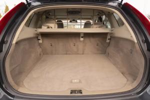 Grey Volvo XC60 2010 in Jelgava, with an engine capacity of 2.40 L and mileage of 347 thousand km for 8900 €, photo 21 on AUTOMOTO.COM.LV