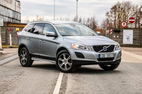 Pelēks Volvo XC60 2010 Jelgava, ar dzinēja tilpumu 2.00 L un nobraukumu 245 tūkst. km par 8000 €, foto 3 vietnē AUTOMOTO.COM.LV