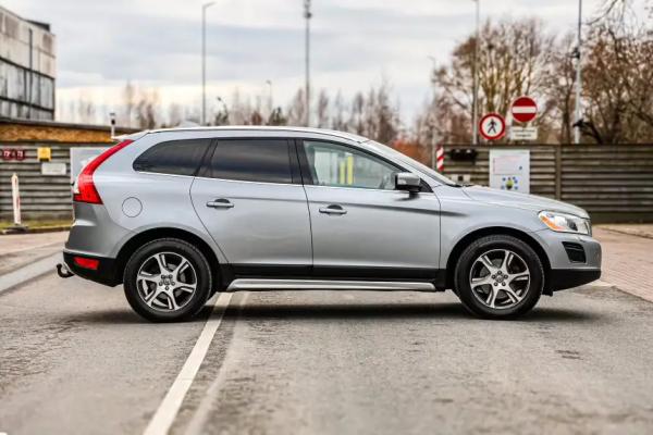 Pelēks Volvo XC60 2010 Jelgava, ar dzinēja tilpumu 2.00 L un nobraukumu 245 tūkst. km par 8000 €, foto 4 vietnē AUTOMOTO.COM.LV