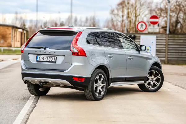Pelēks Volvo XC60 2010 Jelgava, ar dzinēja tilpumu 2.00 L un nobraukumu 245 tūkst. km par 8000 €, foto 5 vietnē AUTOMOTO.COM.LV