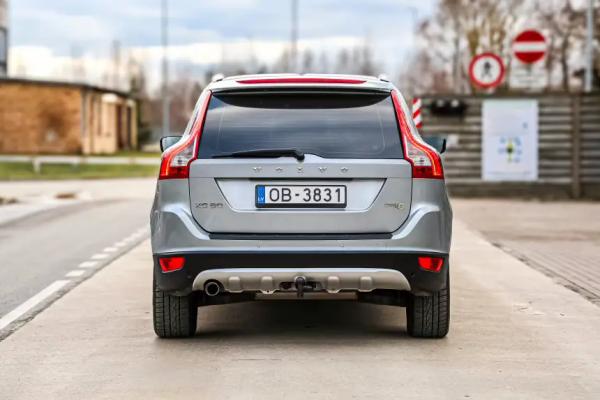 Pelēks Volvo XC60 2010 Jelgava, ar dzinēja tilpumu 2.00 L un nobraukumu 245 tūkst. km par 8000 €, foto 6 vietnē AUTOMOTO.COM.LV