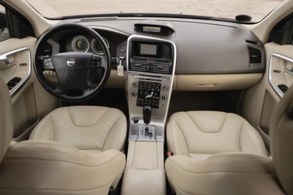 Pelēks Volvo XC60 2010 Rīga, ar dzinēja tilpumu 2.40 L un nobraukumu 347 tūkst. km par 8900 €, foto 8 vietnē AUTOMOTO.COM.LV