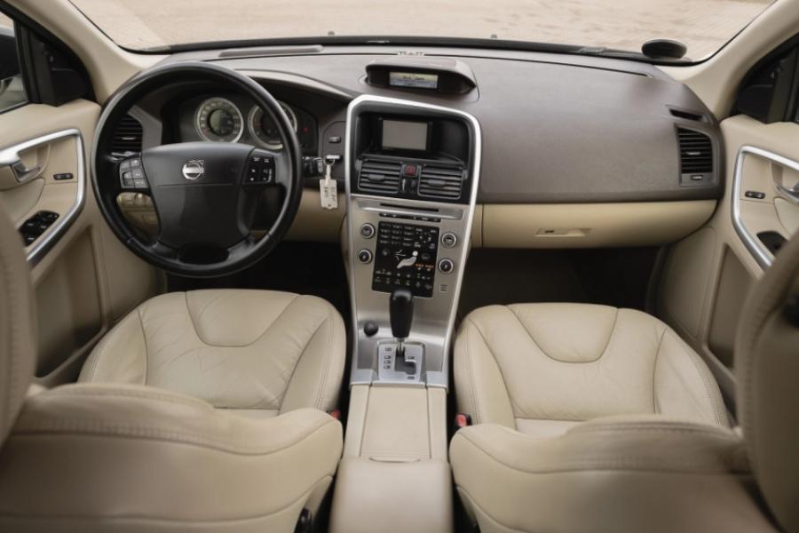 Pelēks Volvo XC60 2010 Rīga, ar dzinēja tilpumu 2.40 L un nobraukumu 347 tūkst. km par 8900 €, foto 9 vietnē AUTOMOTO.COM.LV