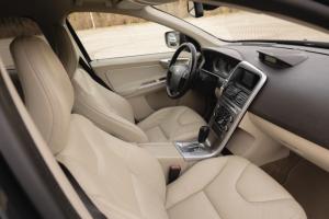 Pelēks Volvo XC60 2010 Rīga, ar dzinēja tilpumu 2.40 L un nobraukumu 347 tūkst. km par 8900 €, foto 11 vietnē AUTOMOTO.COM.LV