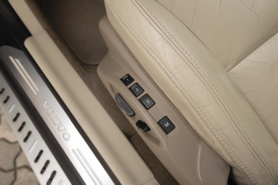 Pelēks Volvo XC60 2010 Rīga, ar dzinēja tilpumu 2.40 L un nobraukumu 347 tūkst. km par 8900 €, foto 14 vietnē AUTOMOTO.COM.LV