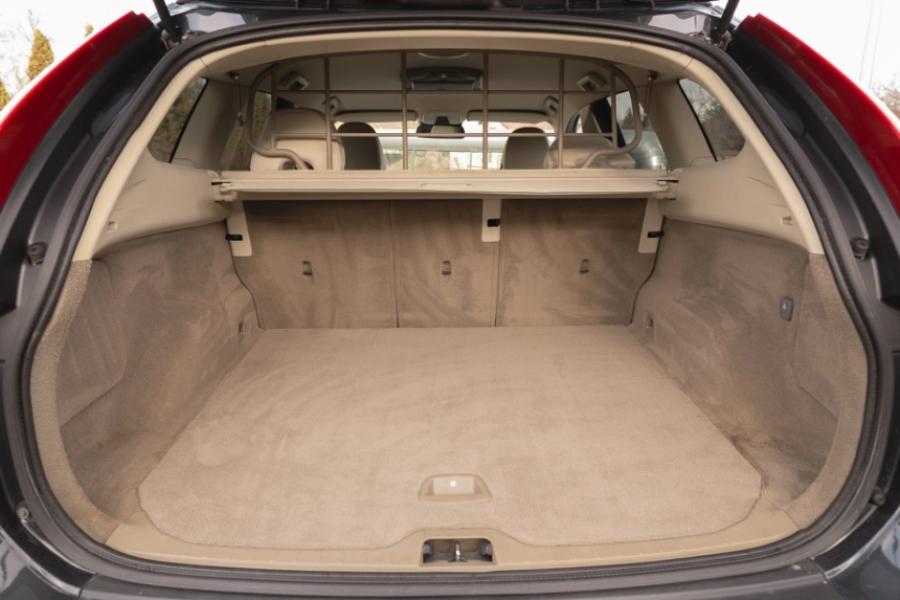 Pelēks Volvo XC60 2010 Rīga, ar dzinēja tilpumu 2.40 L un nobraukumu 347 tūkst. km par 8900 €, foto 21 vietnē AUTOMOTO.COM.LV